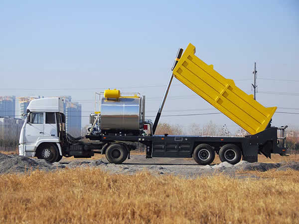 Chip Spreader with Asphalt Binder, GYKT0616A | Road Surfacing Machine ...